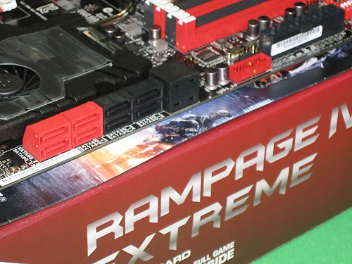 X79平台极致之选 ROG玩家国度R4E主板热卖_华硕 RAMPAGE IV EXTREME/BF3_主板厂商稿-中关村在线